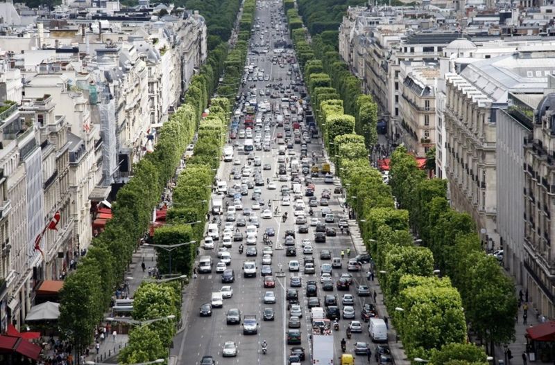 How Paris is stepping up its drive against the car - BBC News