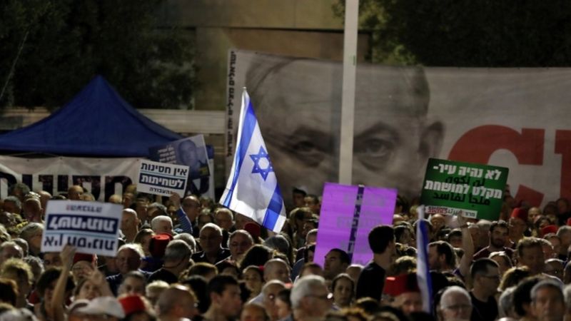 Israel protests: Thousands rally against Netanyahu immunity - BBC News