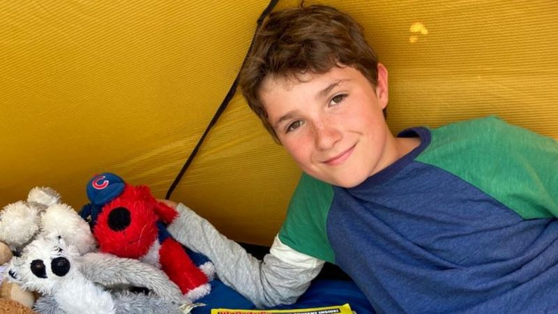 Max Woosey sleeps in tent for year in memory of family friends - BBC News