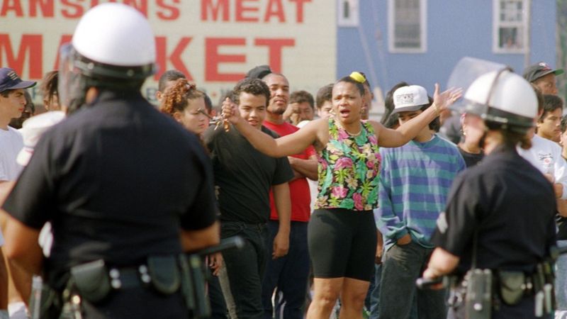 Cómo fueron los violentos disturbios por el caso Rodney King que ...