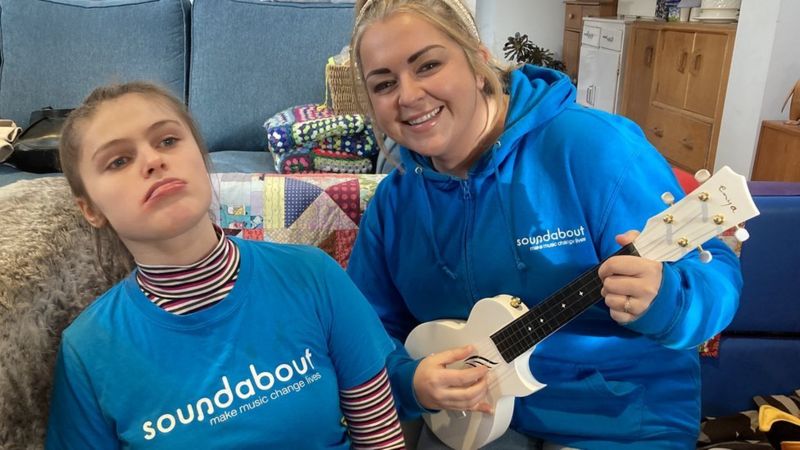 Music brings Trowbridge mother and disabled daughter together - BBC News