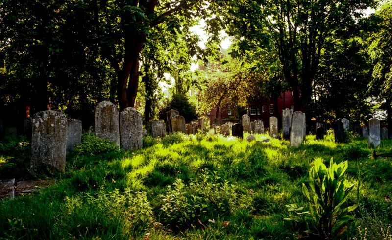 Remembering the Jewish dead - BBC News