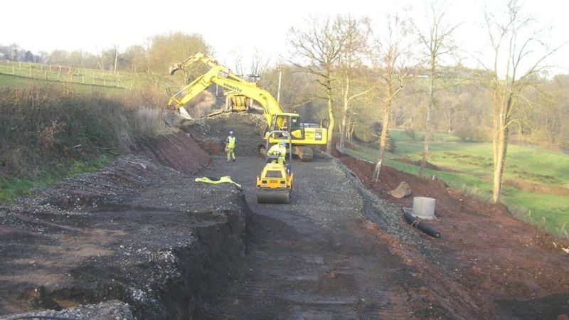 Severn Valley Railway marks 10 years since floods - BBC News