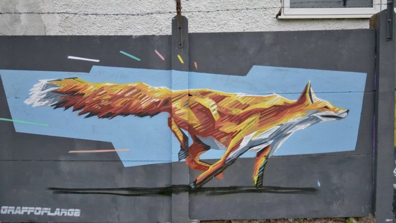 Nuneaton art teacher creates visual gallery in his town - BBC News