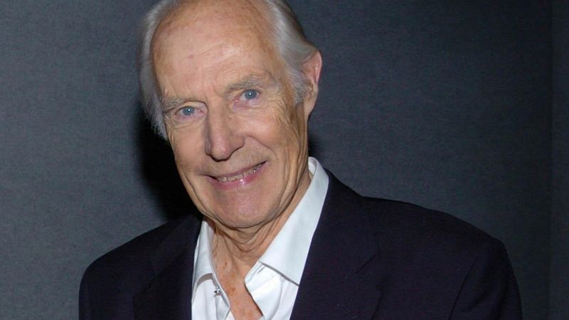 Sir George Martin, the 'fifth Beatle' dies, aged 90 - BBC News