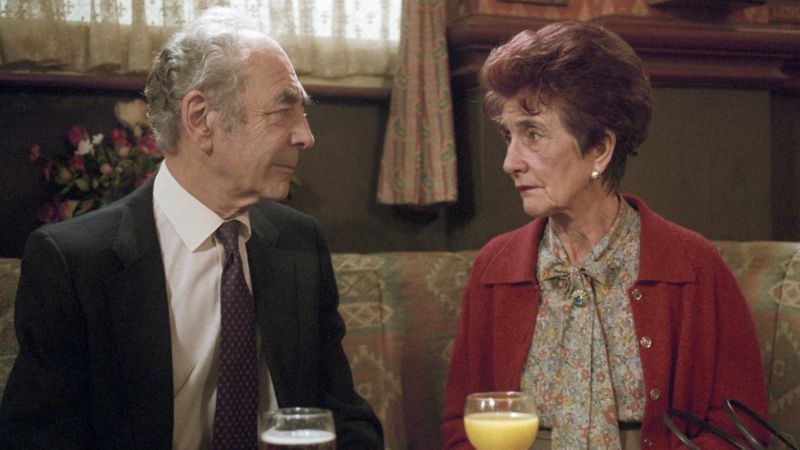 Leonard Fenton: EastEnders actor who played Dr Legg dies aged 95 - BBC News