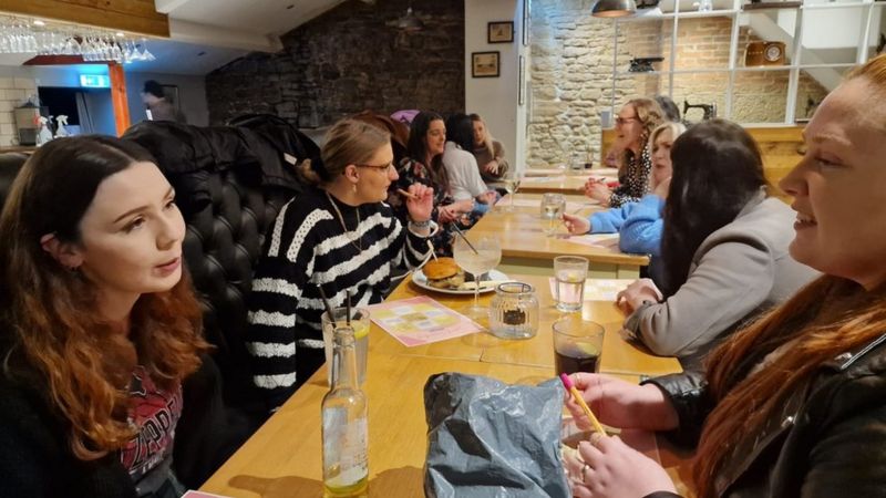 The Swindon 'girl gang' tackling loneliness in young women - BBC News