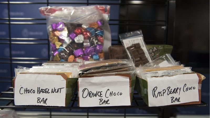 Anger after Toronto police raid dozens of marijuana shops - BBC News