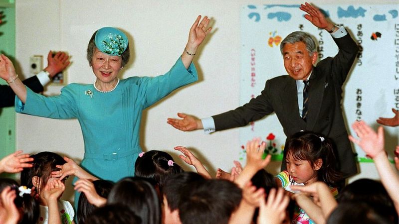 Emperor Akihito: Japanese monarch declares historic abdication - BBC News