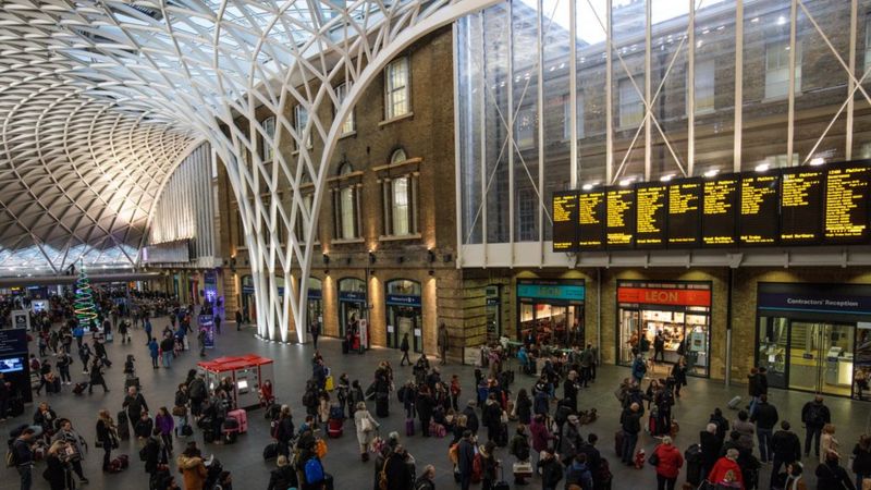 Britain's 'best and worst' railway stations named - BBC News