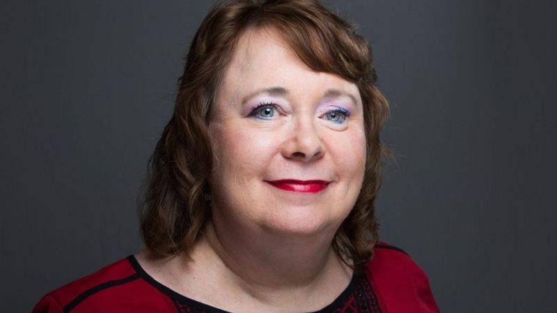 'My husband hired a hitman to kill me - but I forgive him' - BBC News