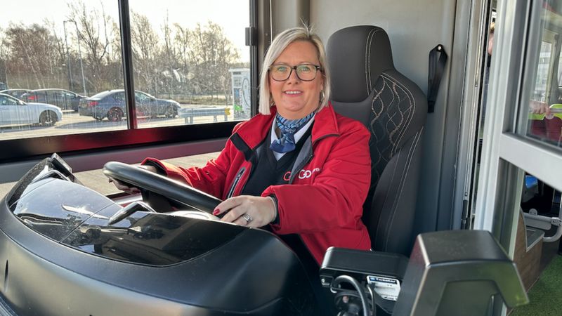 Go North East launches campaign for women bus drivers - BBC News