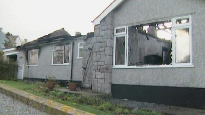 Doreen Morris: Murder accused was burgling home, inquest hears - BBC News