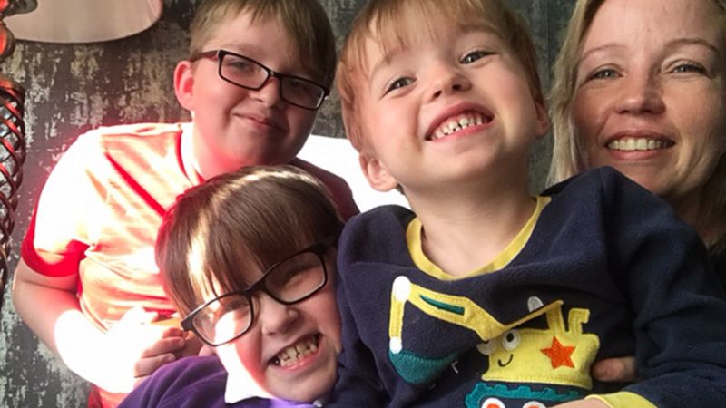 Lockdown: 'Children behind in speech and understanding' - BBC News