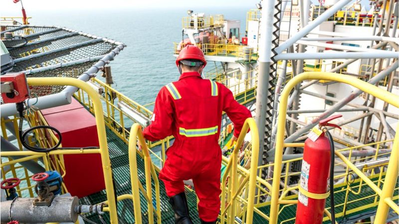 Shell's Jackdaw gas field given go-ahead by regulators - BBC News