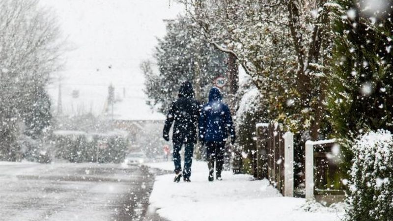 Snow: Severe weather warnings in place across UK - BBC News