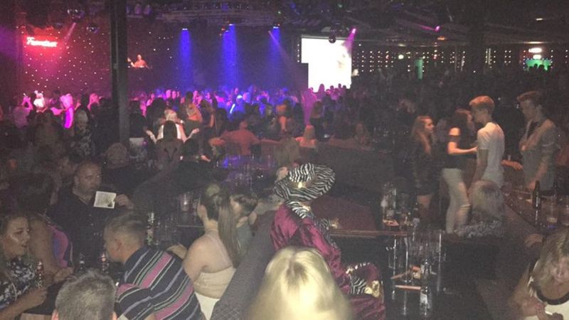 Final night at Batley Variety Club ahead of gym conversion - BBC News