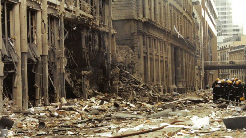Bishopsgate bomb: Photos issued on 25th anniversary - BBC News