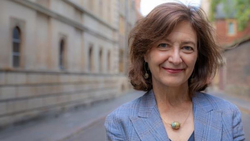 Cambridge University head concerned about 'skewed' admissions - BBC News