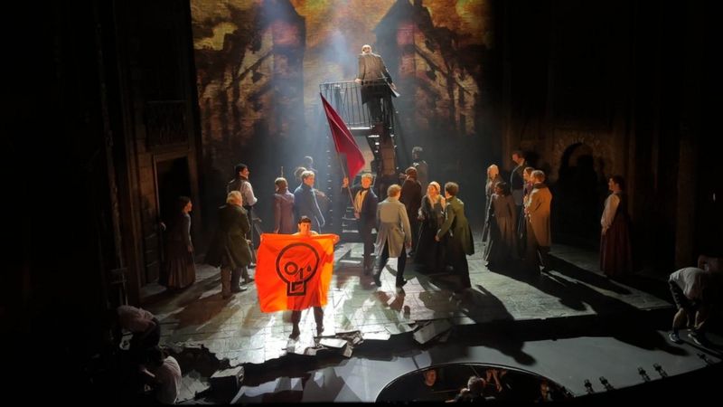 Just Stop Oil: What is it and what are its goals? - BBC News