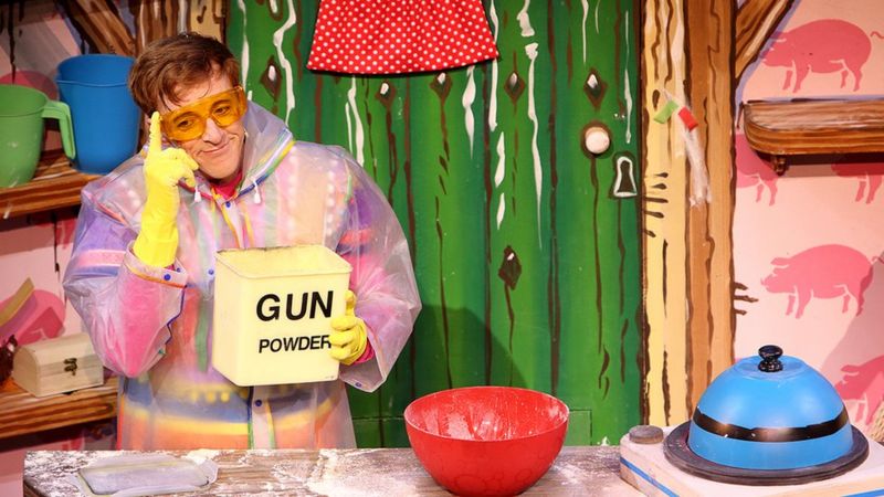 'There's something special about panto in Scotland' - BBC News