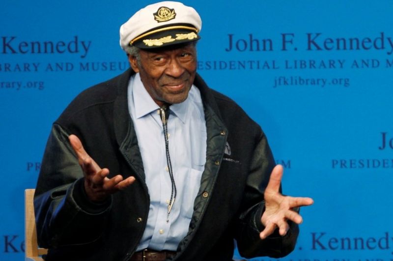 Chuck Berry: His colourful life in pictures - BBC News