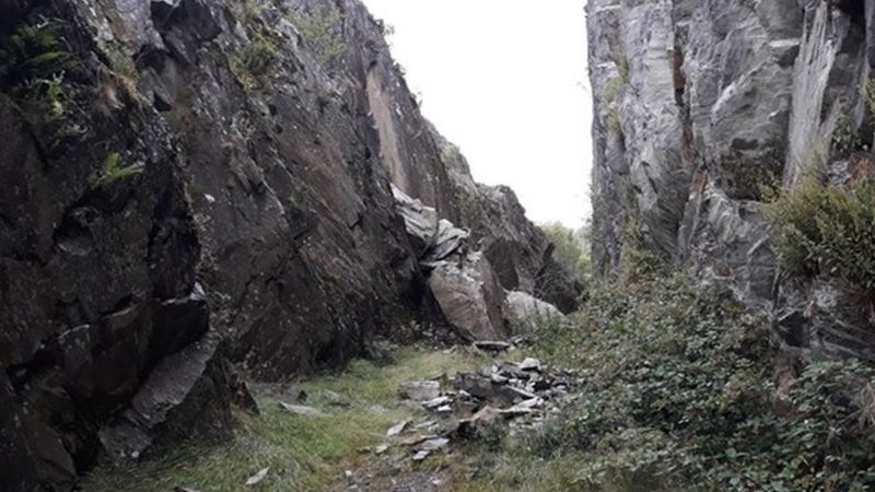 Devil’s Gulch: Powys path reopens five years after rockfall - BBC News