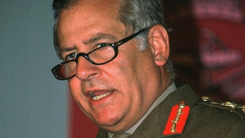 Trooping the Colour: Royals join Queen at birthday parade - BBC News