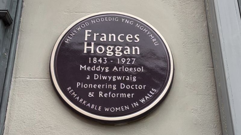 Purple plaque for first Brit woman to get medical degree - BBC News
