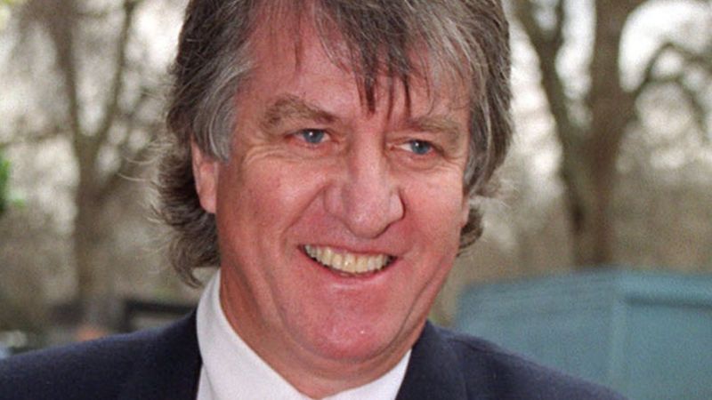 Ed 'Stewpot' Stewart, former BBC disc jockey, dies - BBC News