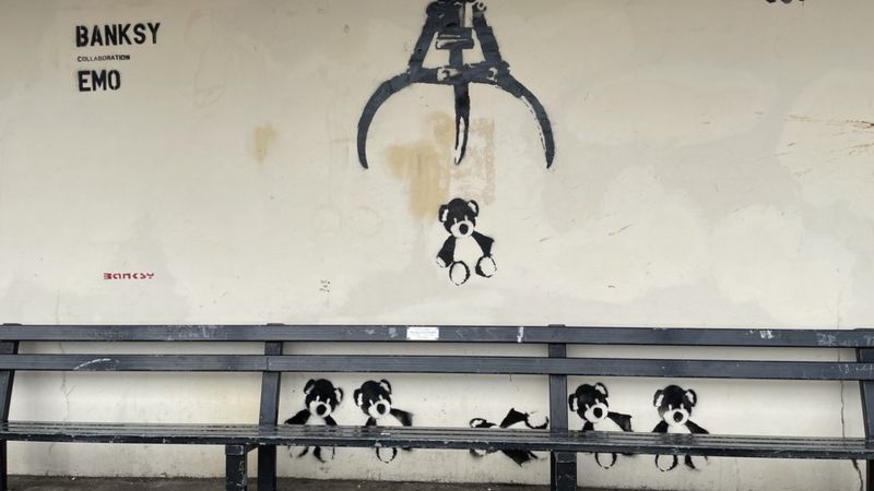 Banksy-style art is 'endorsement' of City of Culture bid - BBC News