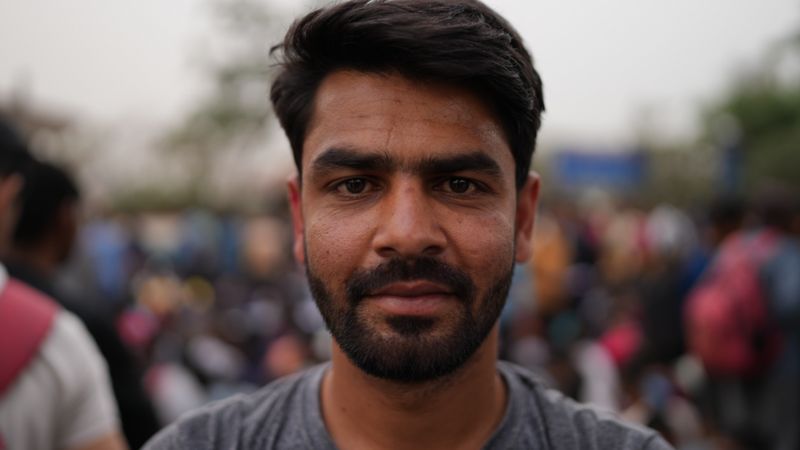 India population: The job crisis driving millions to big cities - BBC News