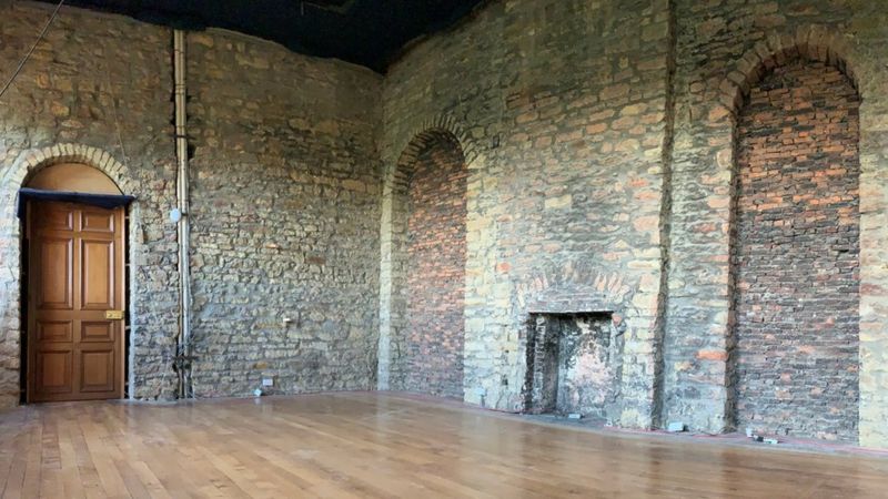 Castle Howard wins approval to restore room damaged in 1940 fire - BBC News