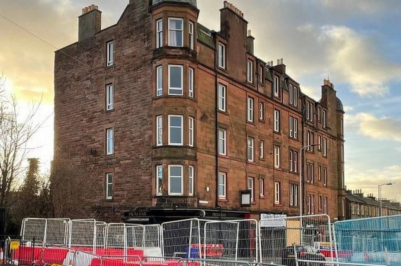 The mystery of the crumbling Edinburgh tenement - BBC News