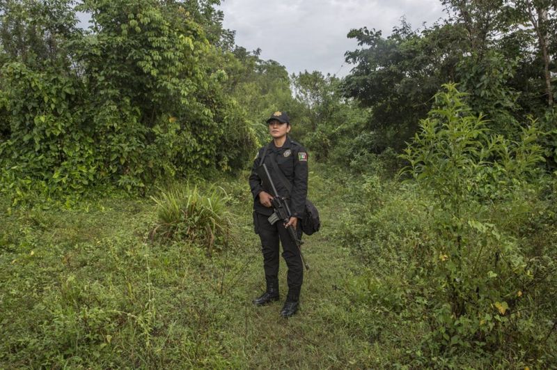 Call of duty: One woman's life in Mexico's border force - BBC News