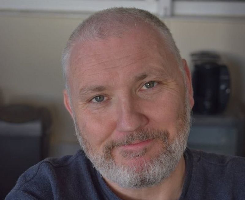 Real Living Wage rises by record 10% to £10.90 an hour - BBC News