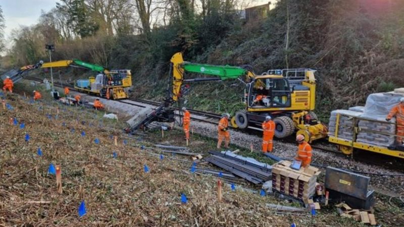Fareham-Eastleigh: Railway line reopens after works to stabilise slope ...
