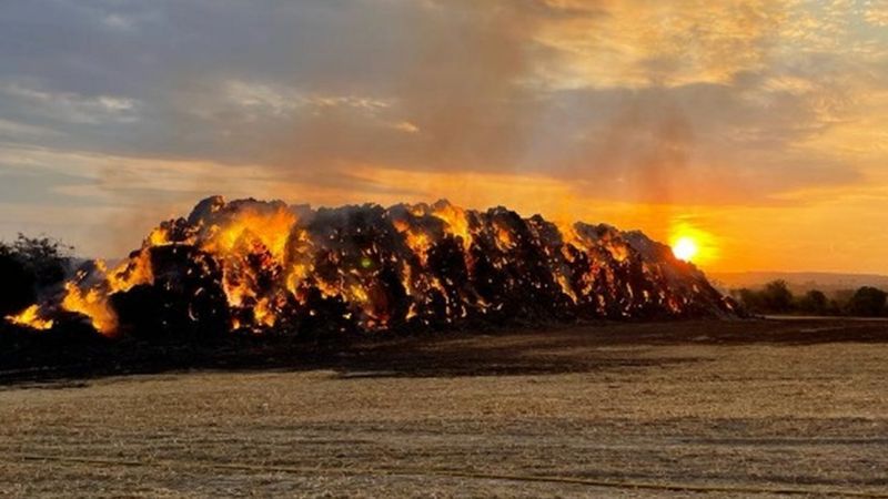 Ickleton: Crews tackle haystack fire visible from M11 - BBC News