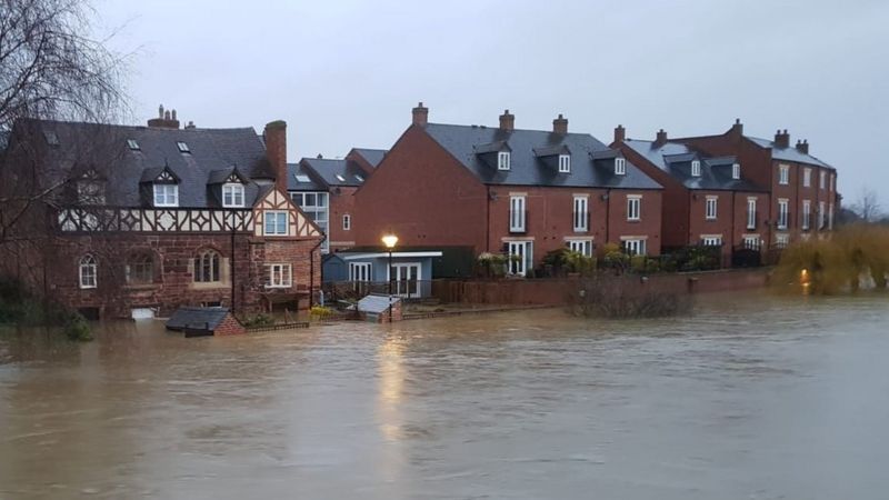 Shrewsbury flooding: 'Highest ever' peak could be recorded - BBC News