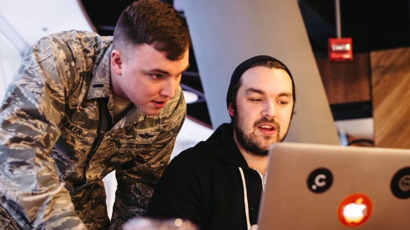 Bug hunters: The hackers earning big bucks... ethically - BBC News