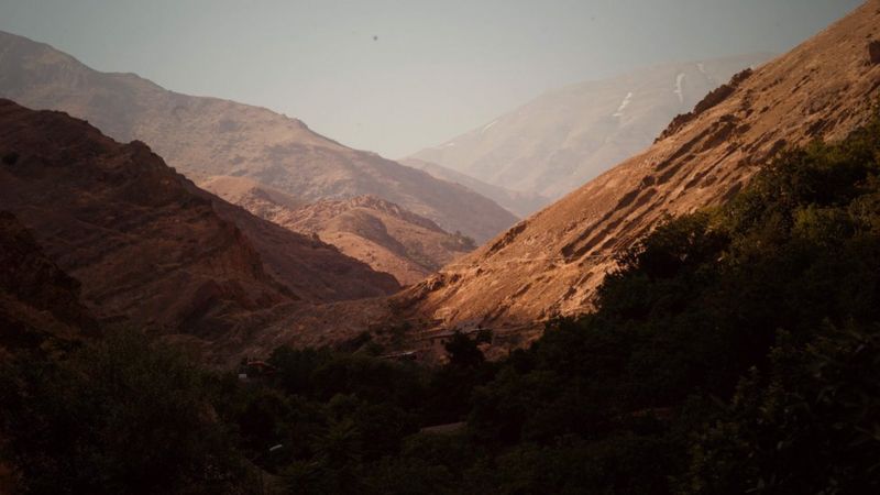 Inside Iran: What Iranians think of stand-off with US - BBC News