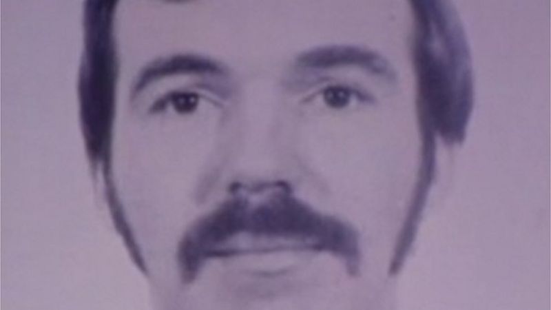 Barry Prudom manhunt: Plaques honour police officers killed by gunman ...