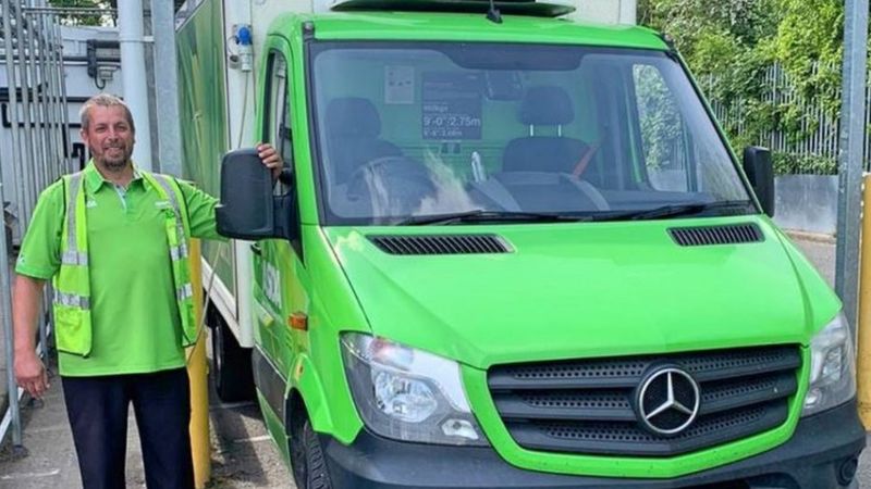 Supermarket driver's coronation and wedding dilemma - BBC News
