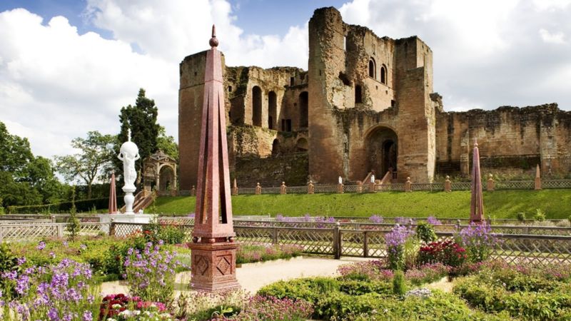 English Heritage and Google reveal historic sites online - BBC News