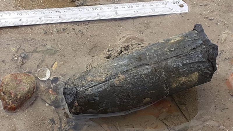Bombs at Southend beaches can be 'exposed by winter weather' - BBC News