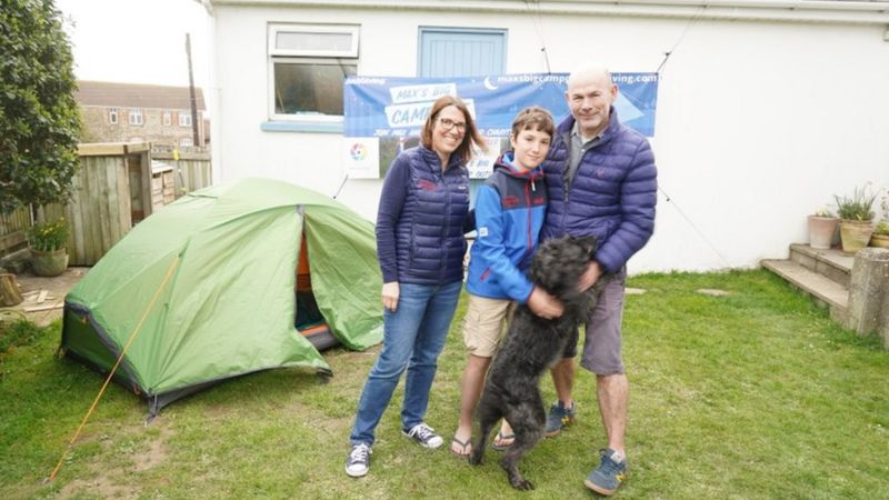 Max Woosey tent camp-out sees 1,000 children take part - BBC News
