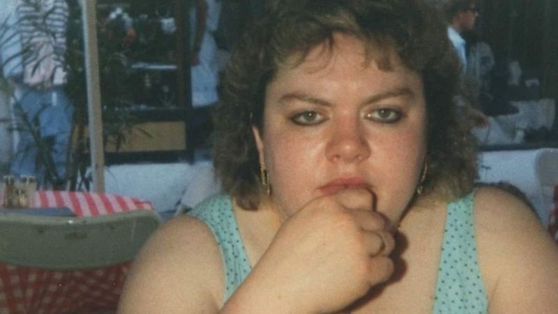 Anger over Shropshire ambulance delay after mother's death - BBC News