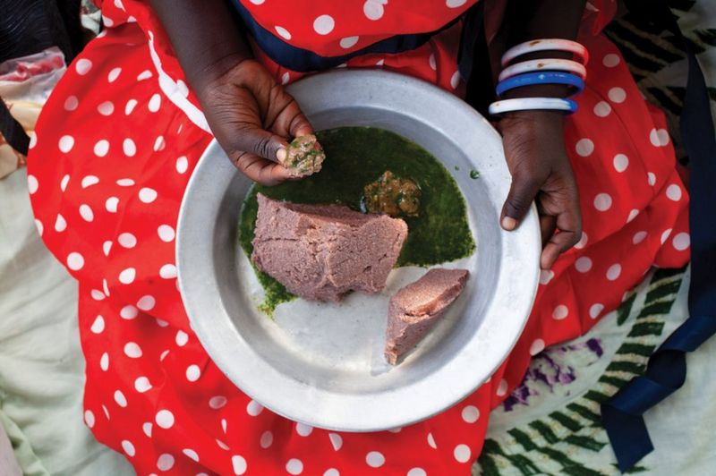 Photographers use portraits and still life to highlight hunger - BBC News