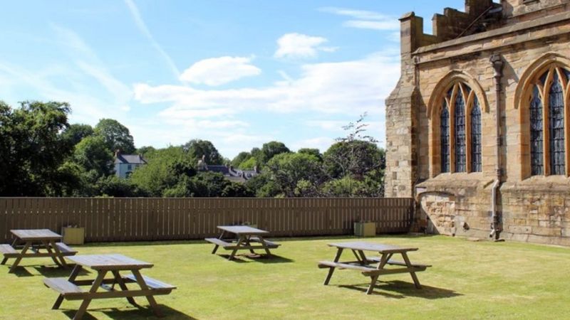 Sunderland park pavilion regeneration to help young people - BBC News