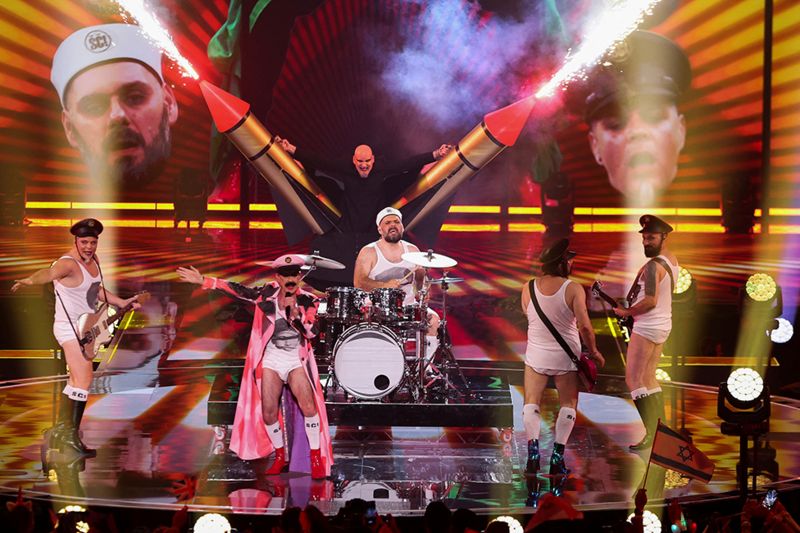 In pictures: Eurovision performances fire up fans - BBC News